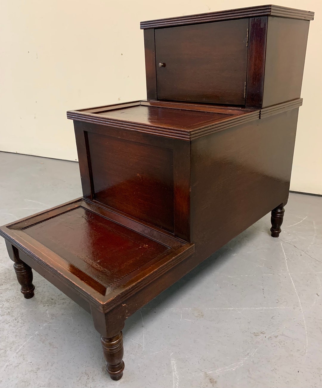 Antique American Sheraton Bed Steps Leather Tops Turned Legs Door 16 ...