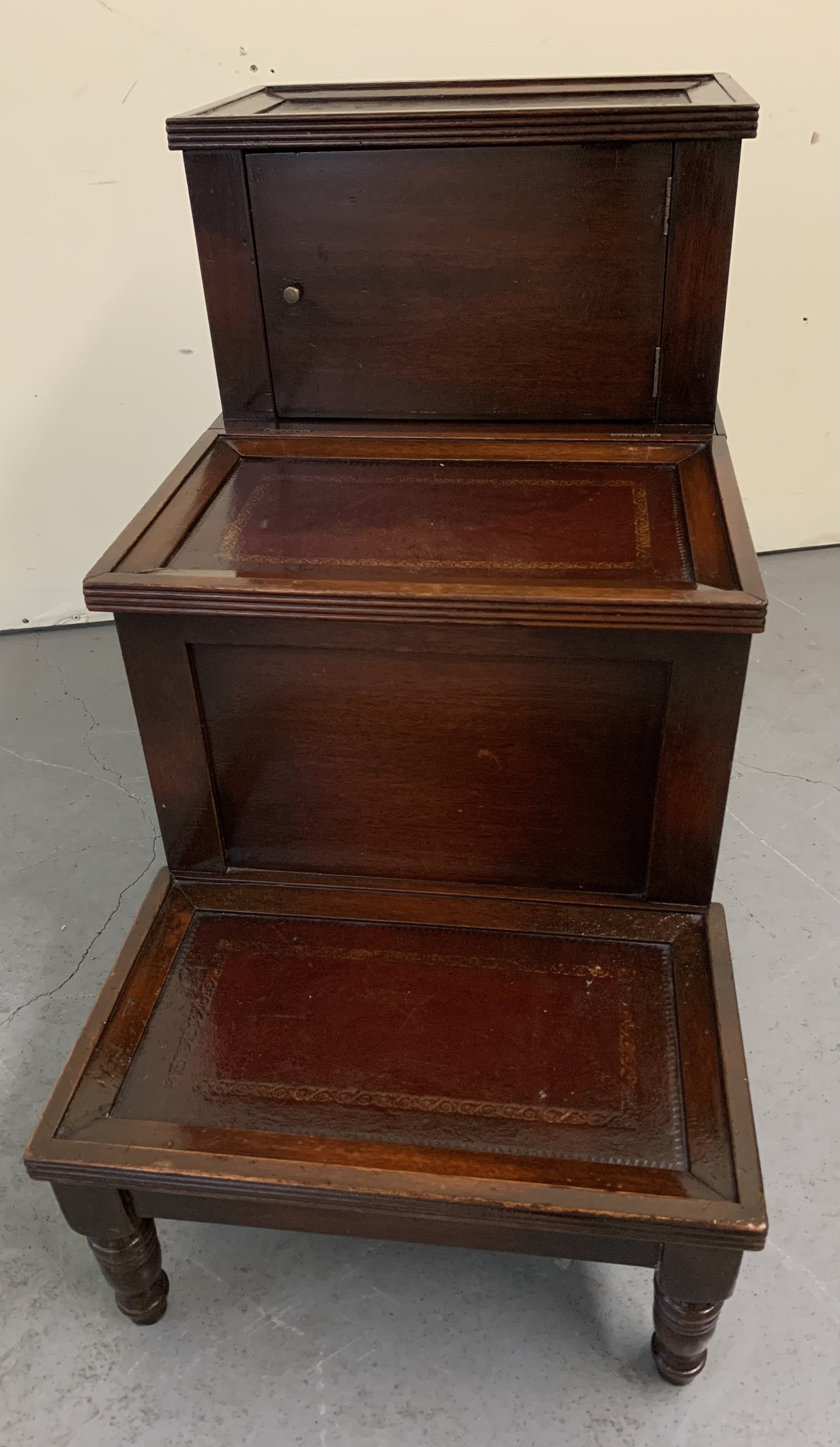 Antique American Sheraton Bed Steps Leather Tops Turned Legs Door 16 ...