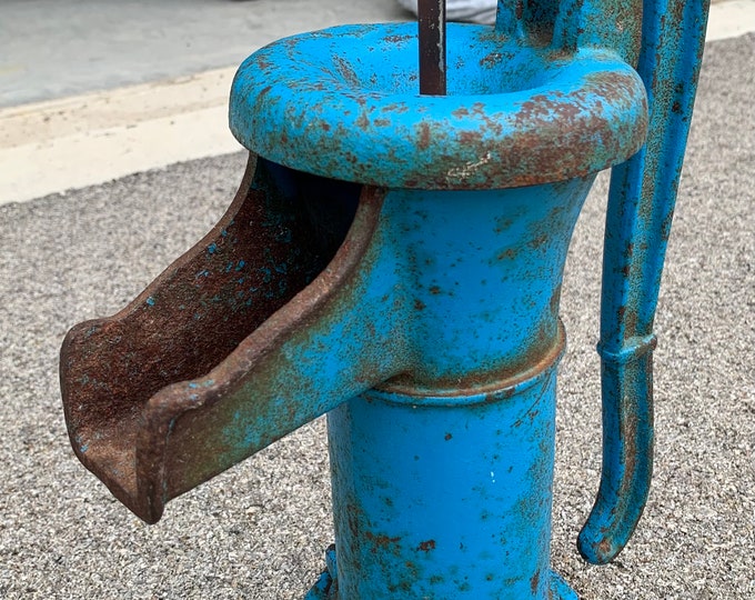 Antique Cast Iron Hand Well Pump - Etsy