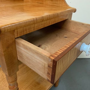 Beautiful Antique Solid Tiger Maple New York Washstand Dovetailed ...