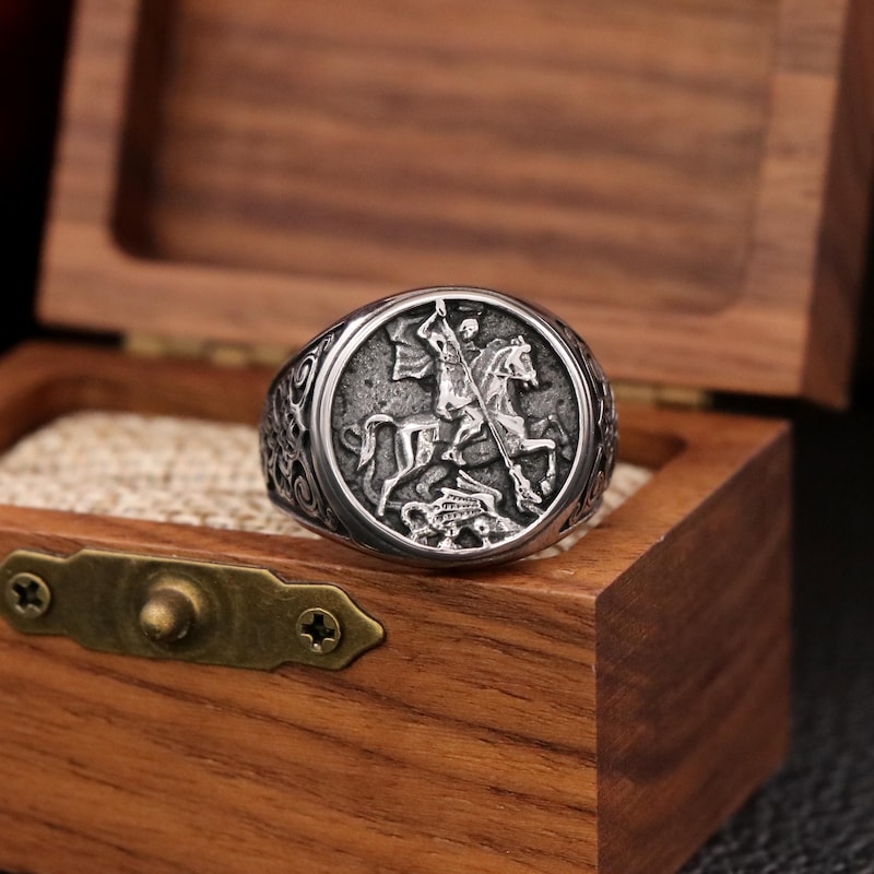 Kingdom Signet Ring - Etsy UK