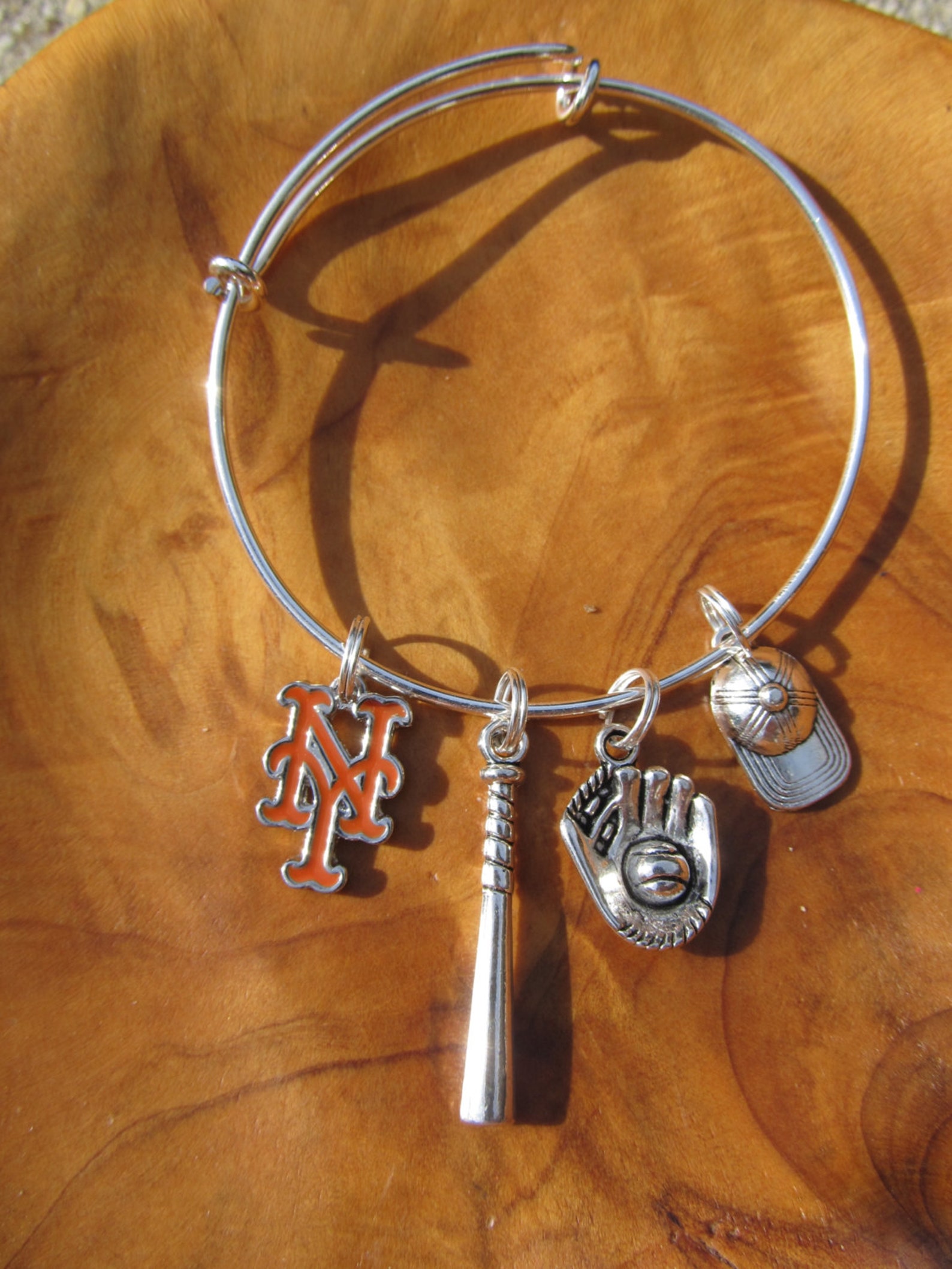 NY Mets Bracelet With Mets Charm, Baseball, Mitt and Hat New York Mets ...