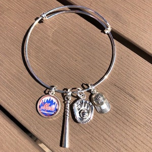 NY Mets Bracelet - With Mets Charm, Baseball, Mitt and Hat - New York ...