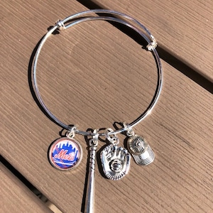 NY Mets Bracelet - With Mets Charm, Baseball, Mitt and Hat - New York ...