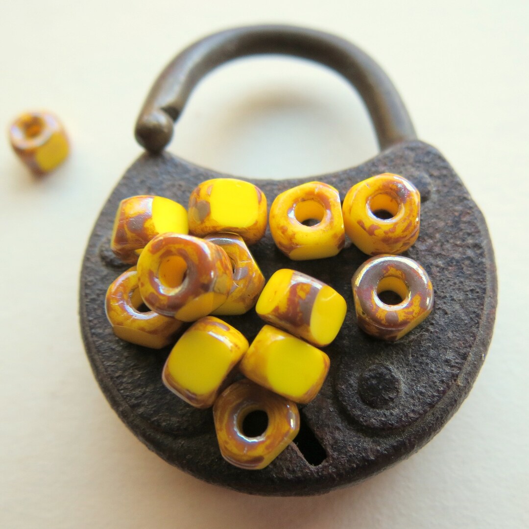 MATUBO LEMON TRICUTS . 20 Czech Rembrandt Tri-cut Seed Beads . Size 2/0 ...