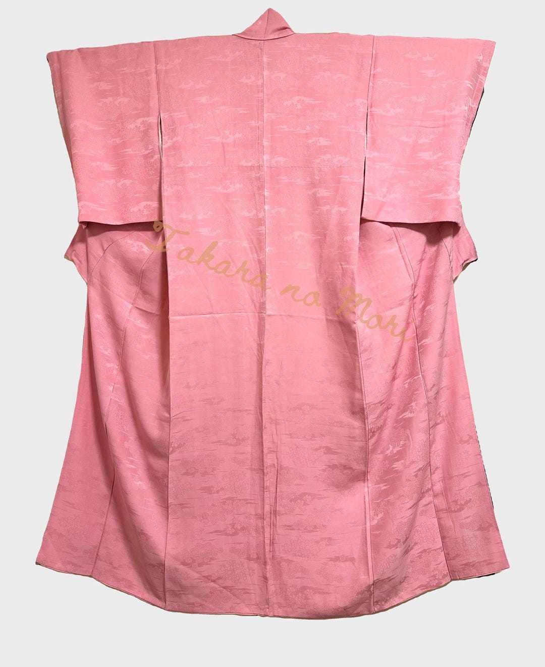 Vintage Pink Japanese Kimono With Subtle Floral Patterns – Elegant ...