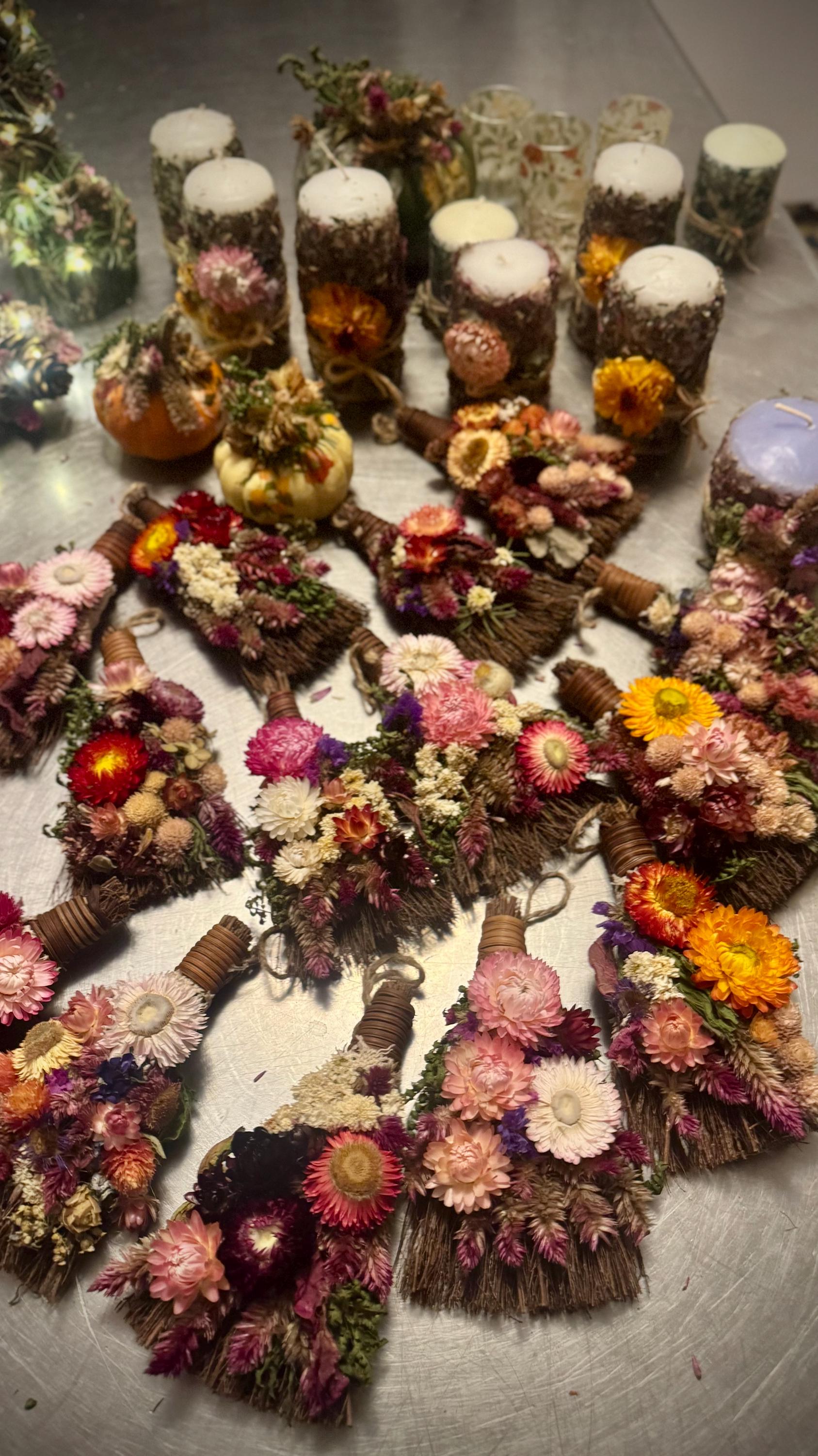 BLOOMED BROOMS - Cinnamon Scented Mini Broom to Cheer You Up! Each Item ...
