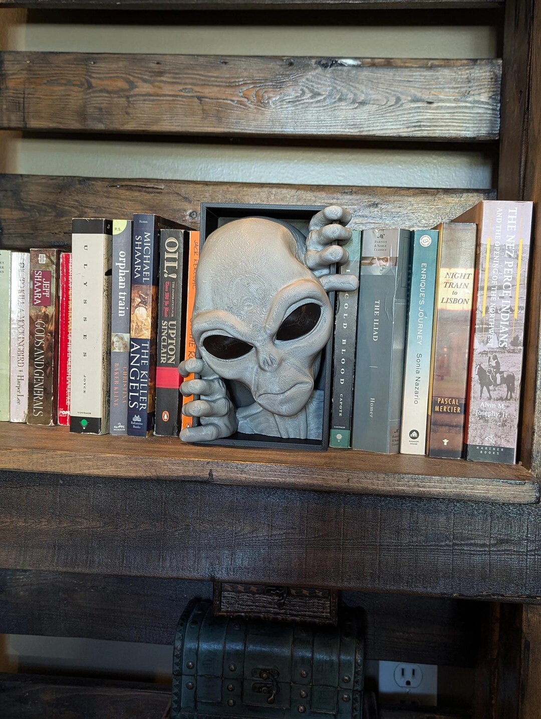 Alien Book Nook - Etsy