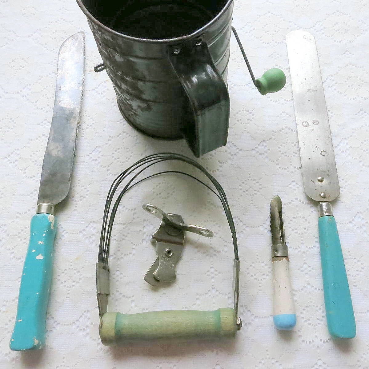 Set of 5 Turquoise Retro Kitchen Utensils, Bromwell Flour Sifter ...