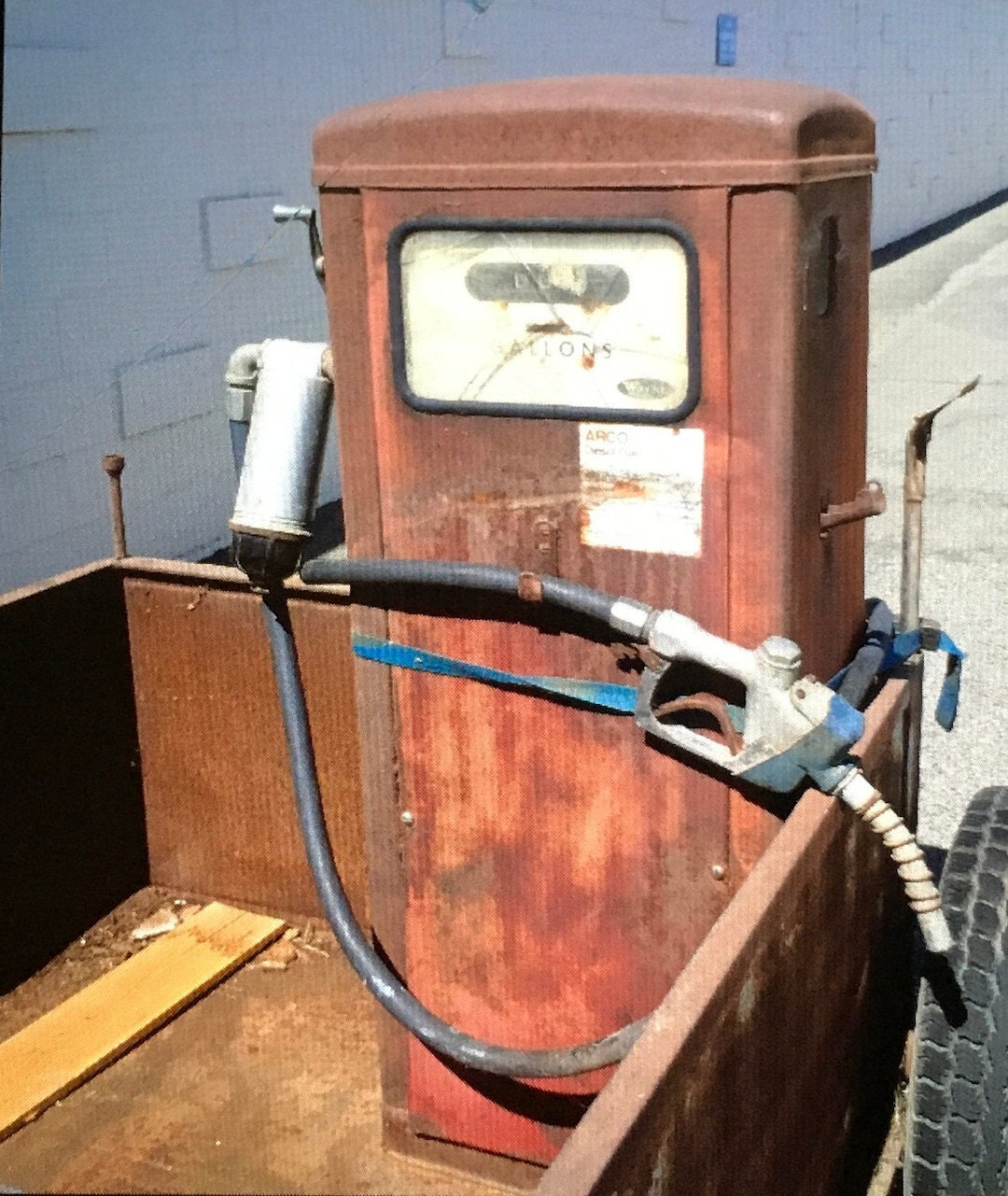 We Love Offers Lets Make a Deal Vintage Antique Red Wayne Gas Station ...