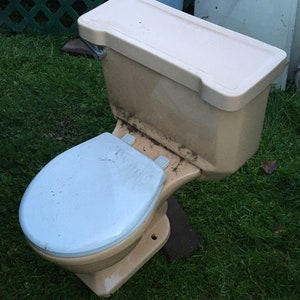 Happy Thursday Offers Welcome // Vintage Two Piece Toilet Persian Brown ...