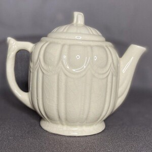 VINTAGE 1940’s Ivory Glazed Pottery Teapot USA - Shawnee or Mccoy - Etsy