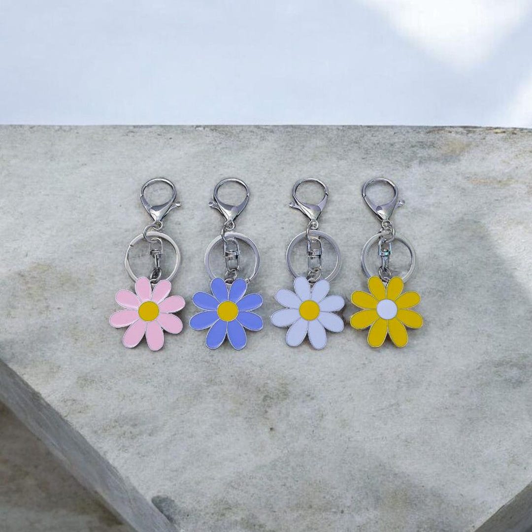 Cute Daisy Flower Keychains, Pastel Enamel Key Bag Chain, Gift for Her ...