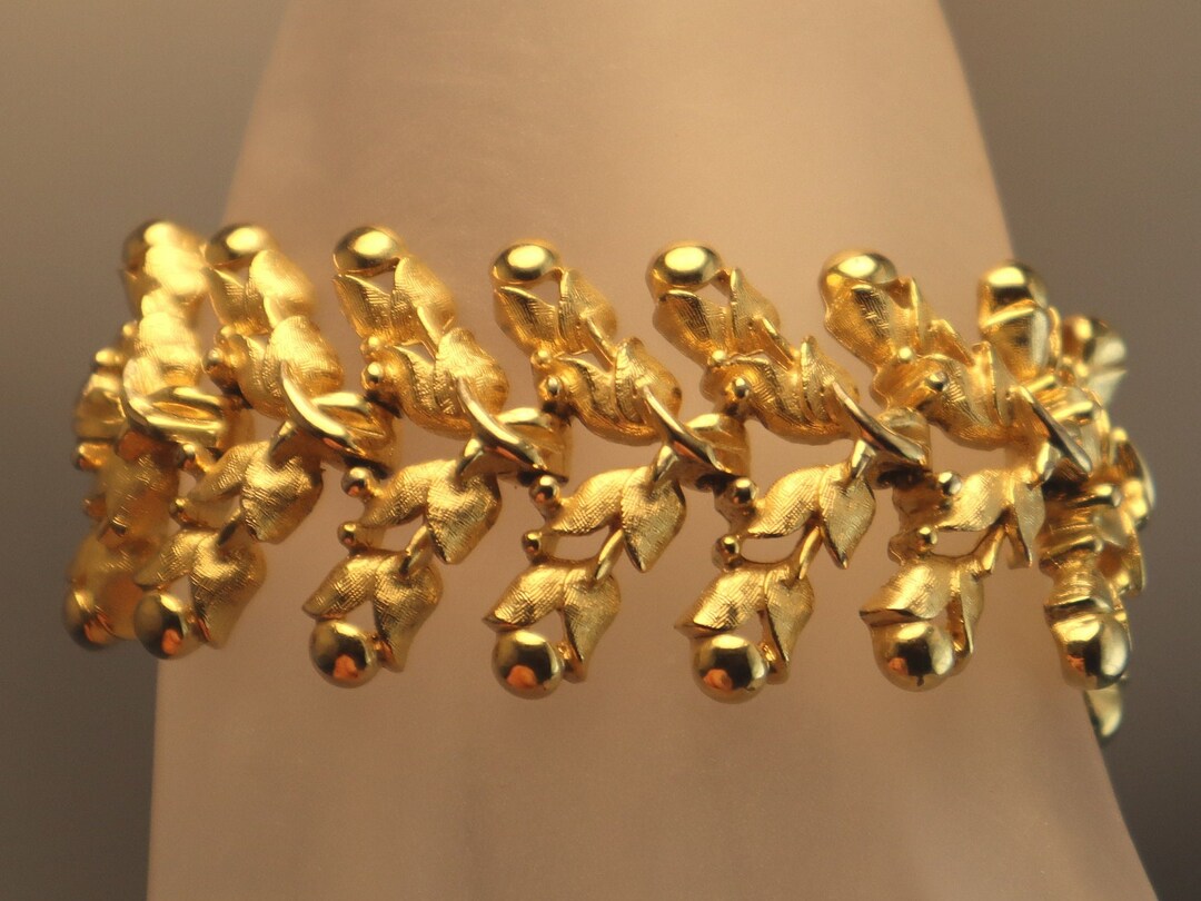 Vintage Tortolani Chunky Gold Texture Flower Buds Bracelet - Etsy