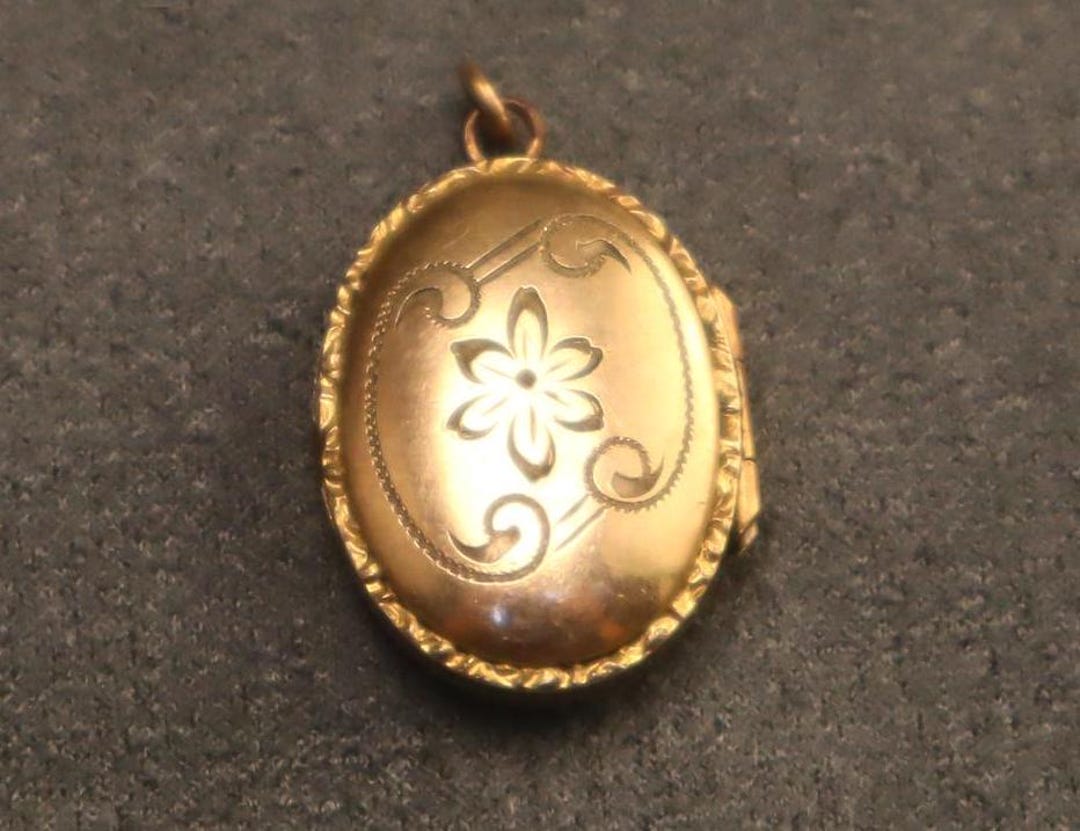 Vintage Heart Locket Engraved Flowers - Etsy
