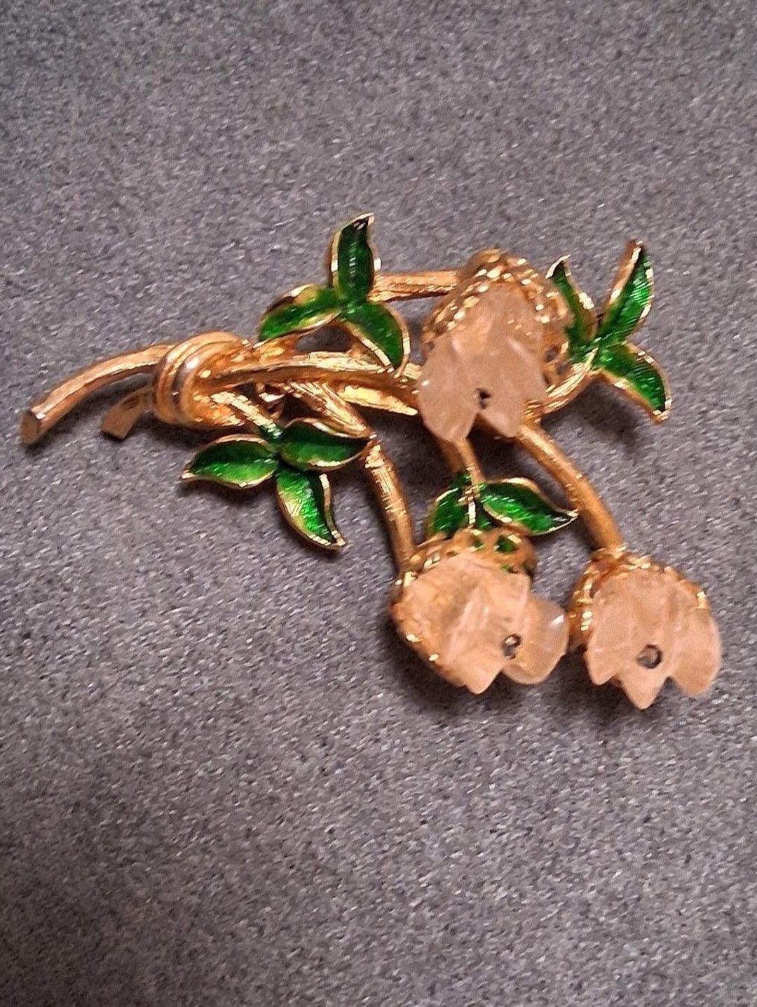 Vintage Lucite Flower Brooch Green Enamel - Etsy