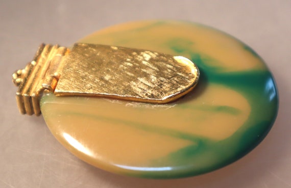 Green Bakelite Solid Perfume Pendant Poison Necklace … - Gem