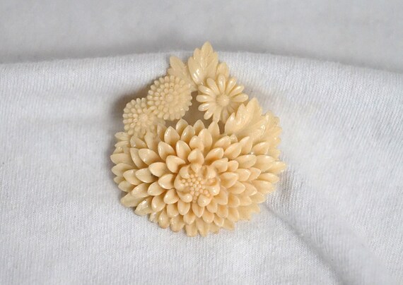 1940s celluloid brooch fox - Gem