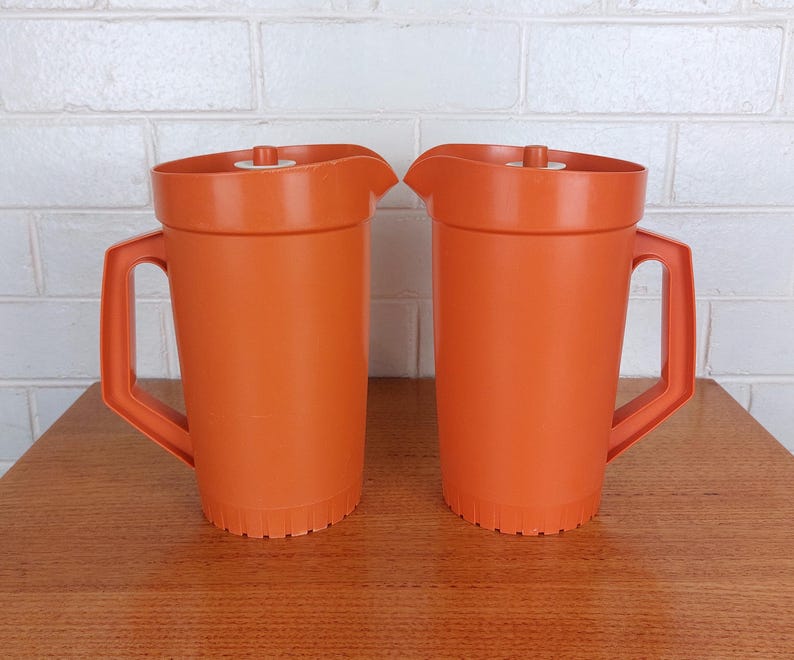 Vintage Tupperware Drink Jugs With Lids – Set of 2 | Orange Water ...