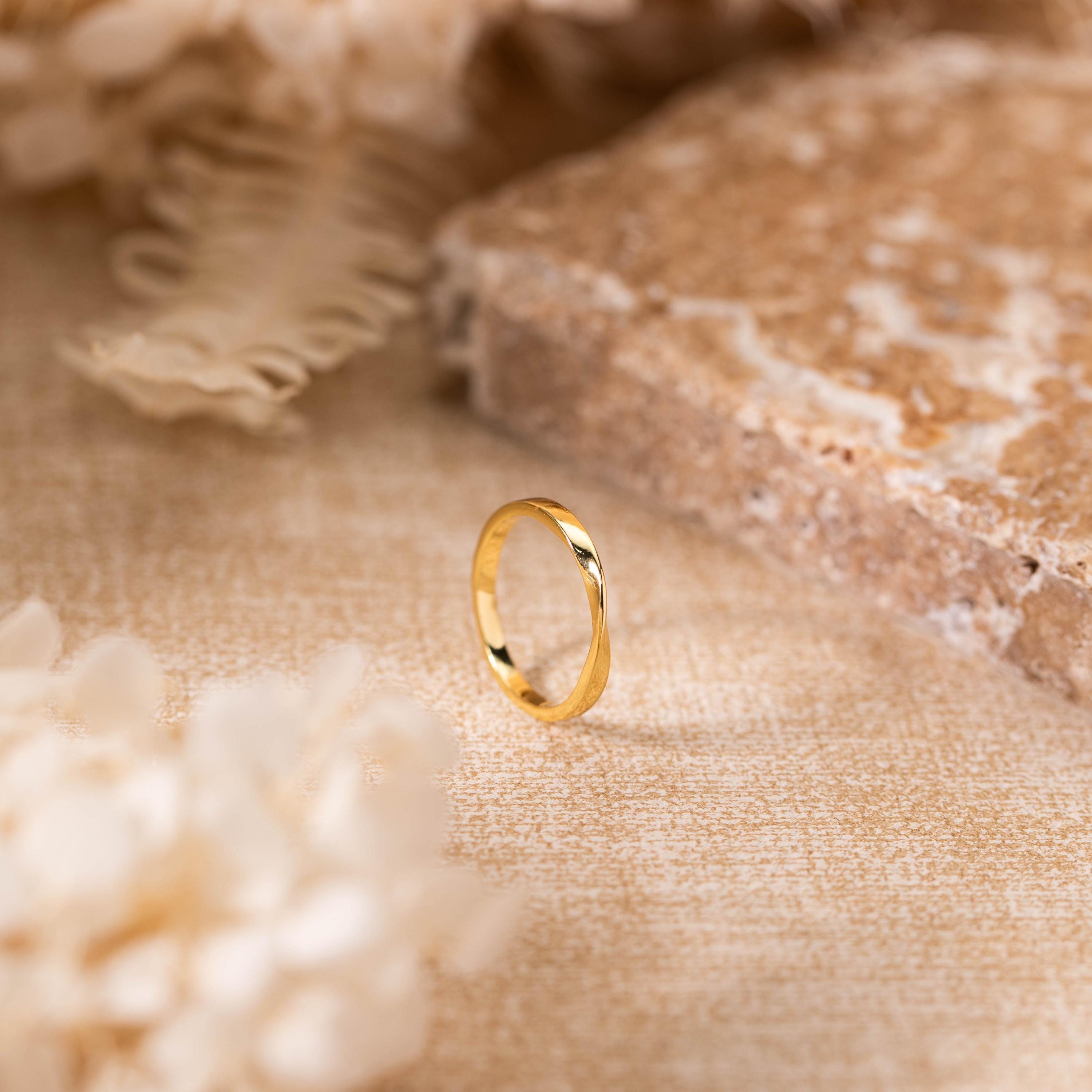 Mobius Band Ring, 18K Gold Plated Minimalist Twist Ring, Dainty ...