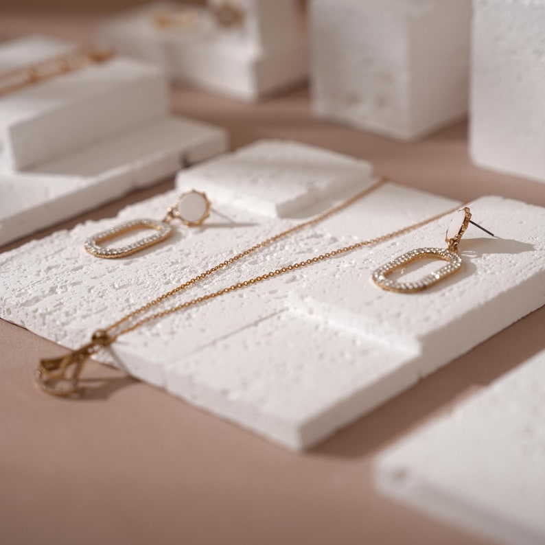 Elegant Gypsum Jewelry Display Set: Necklace, Earring, Ring Organizer ...