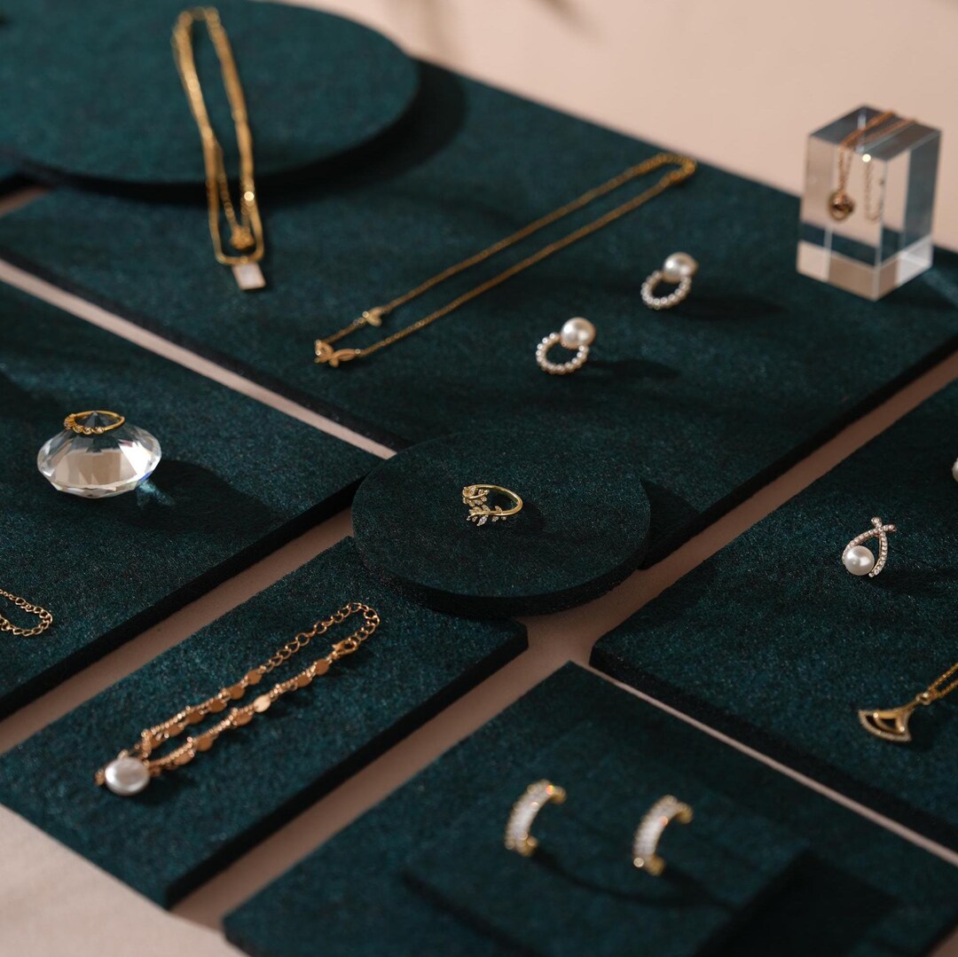 Elegant Jewelry Display Set in Green Fabric Ring Holder Bracelet and ...