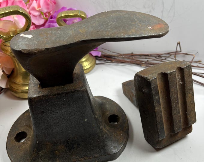 Vintage Cast Iron Cobbler’s Stand With Child’s Shoe Form and Calk Swage ...