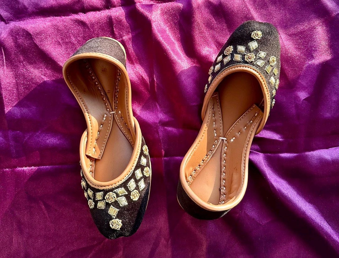 Black and Gold Embroidered Jutti | Velvet Punjabi Shoes | Traditional ...