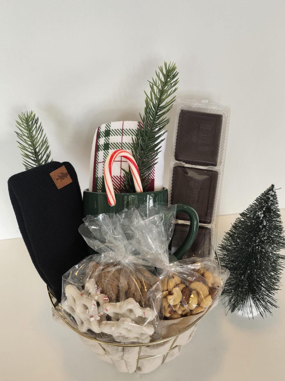 Holiday Gift Box, Christmas Gift Basket, Themed Basket, Gourmet Food ...