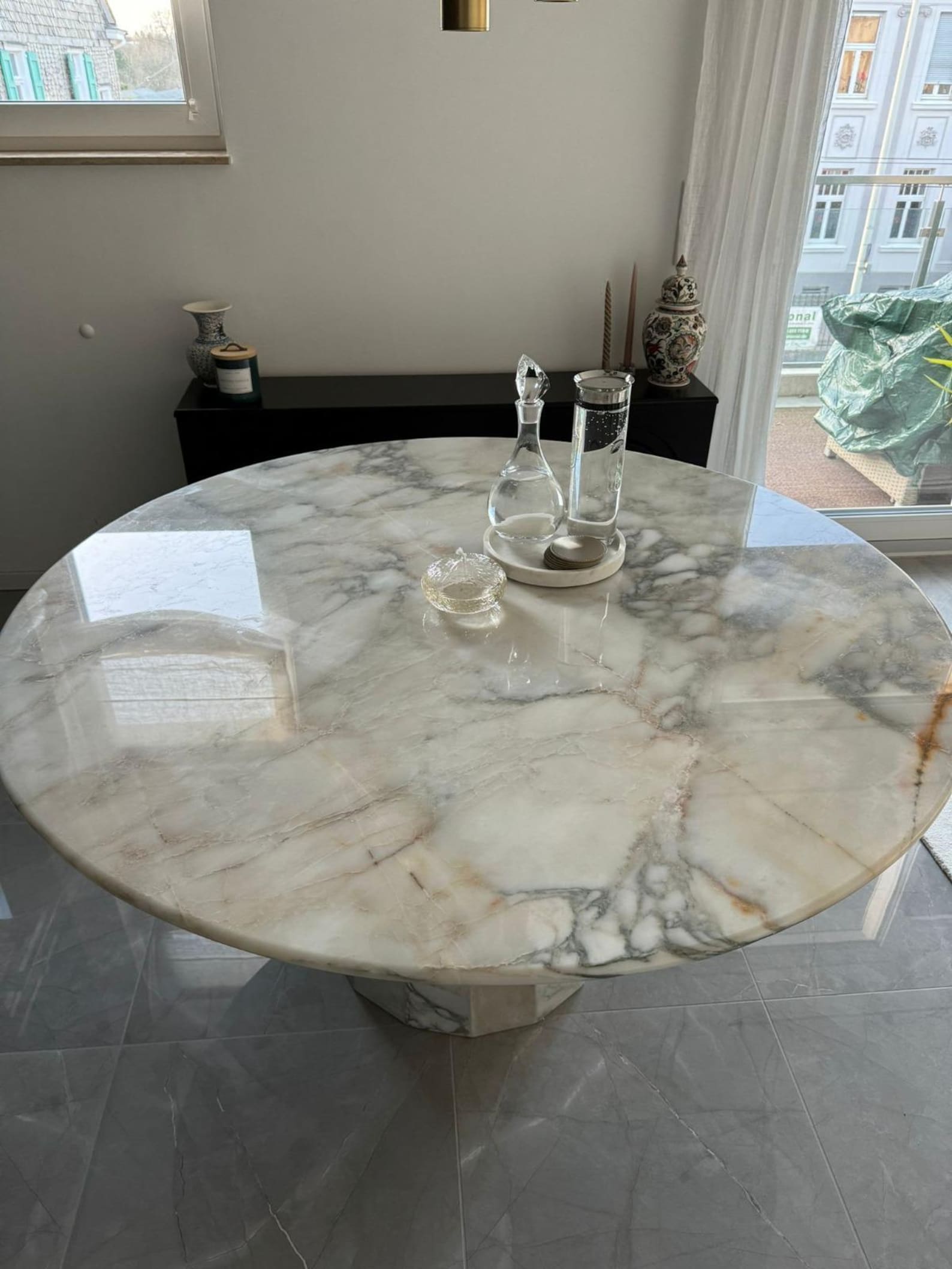 Calacatta Round Dining Table - Marble Round Dining Table - Calacatta ...