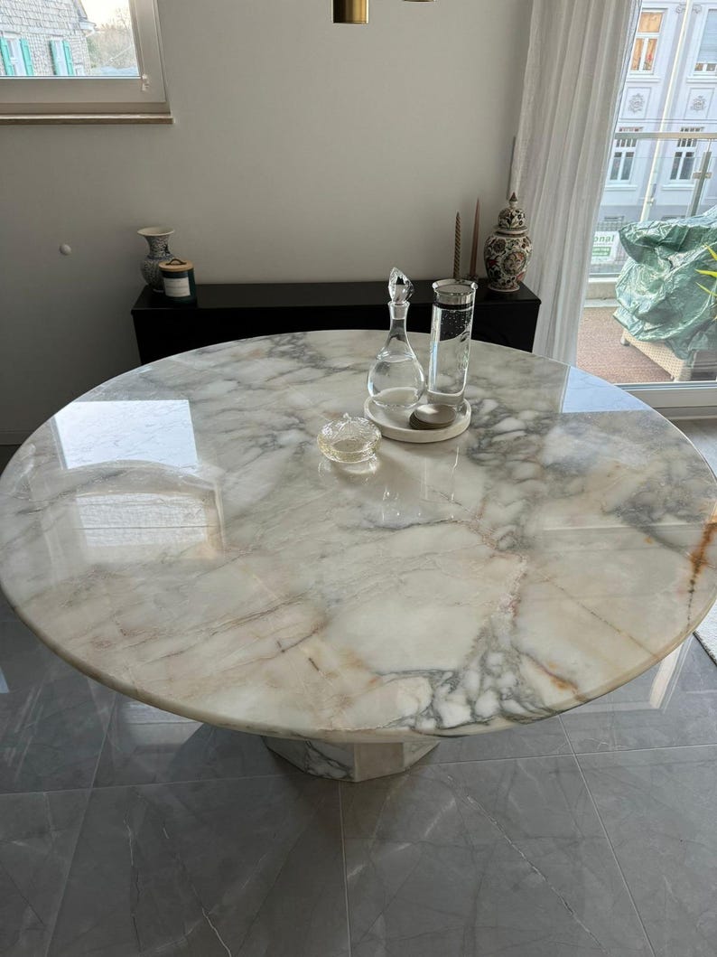 Calacatta Marble Round Dining Table: Custom Kitchen Table - Etsy UK