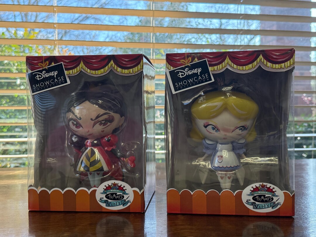 ENESCO Disney Showcase Miss Mindy WORLD Alice in Wonderland and Queen ...