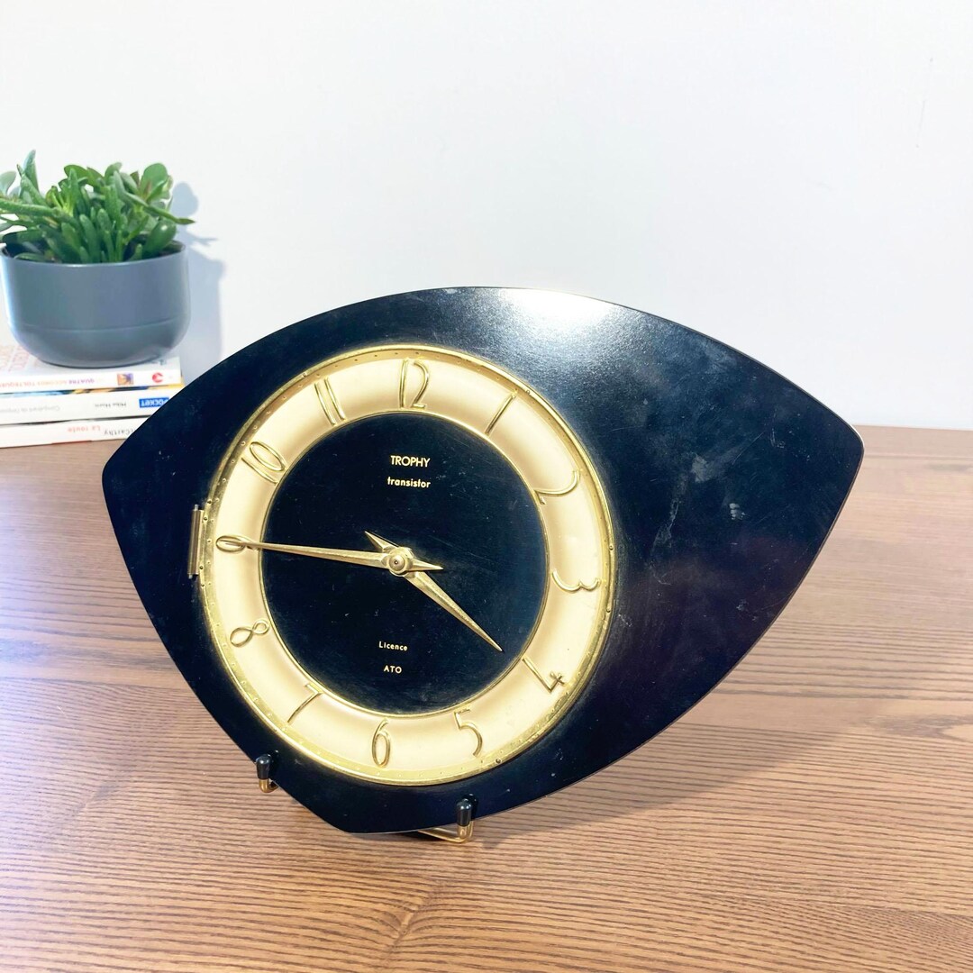Vintage Trophy Transistor Clock – 60s Eye Design – Licensed by ATO ...