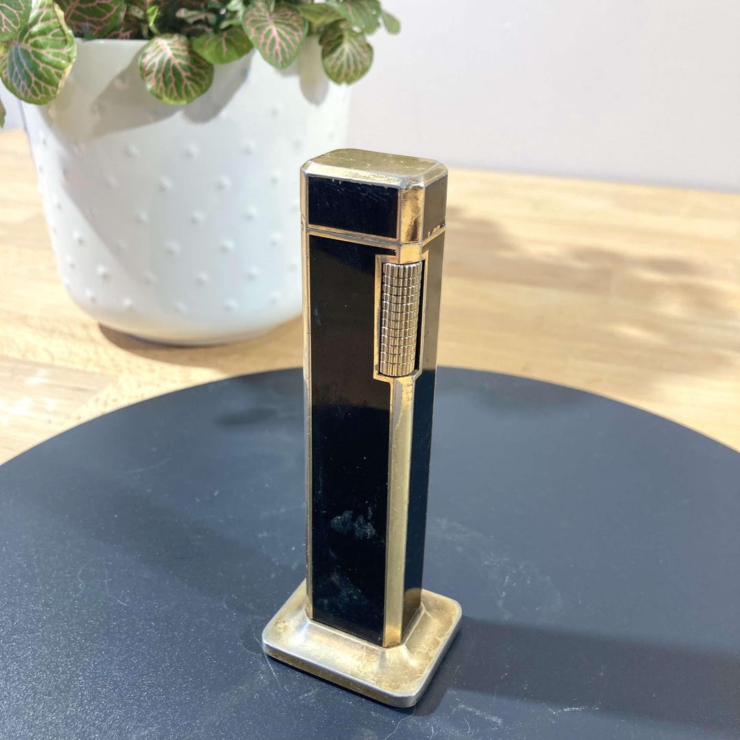 Large Vintage Royal Plaza Lighter in Gold and Black Metal – Luxury 60s ...