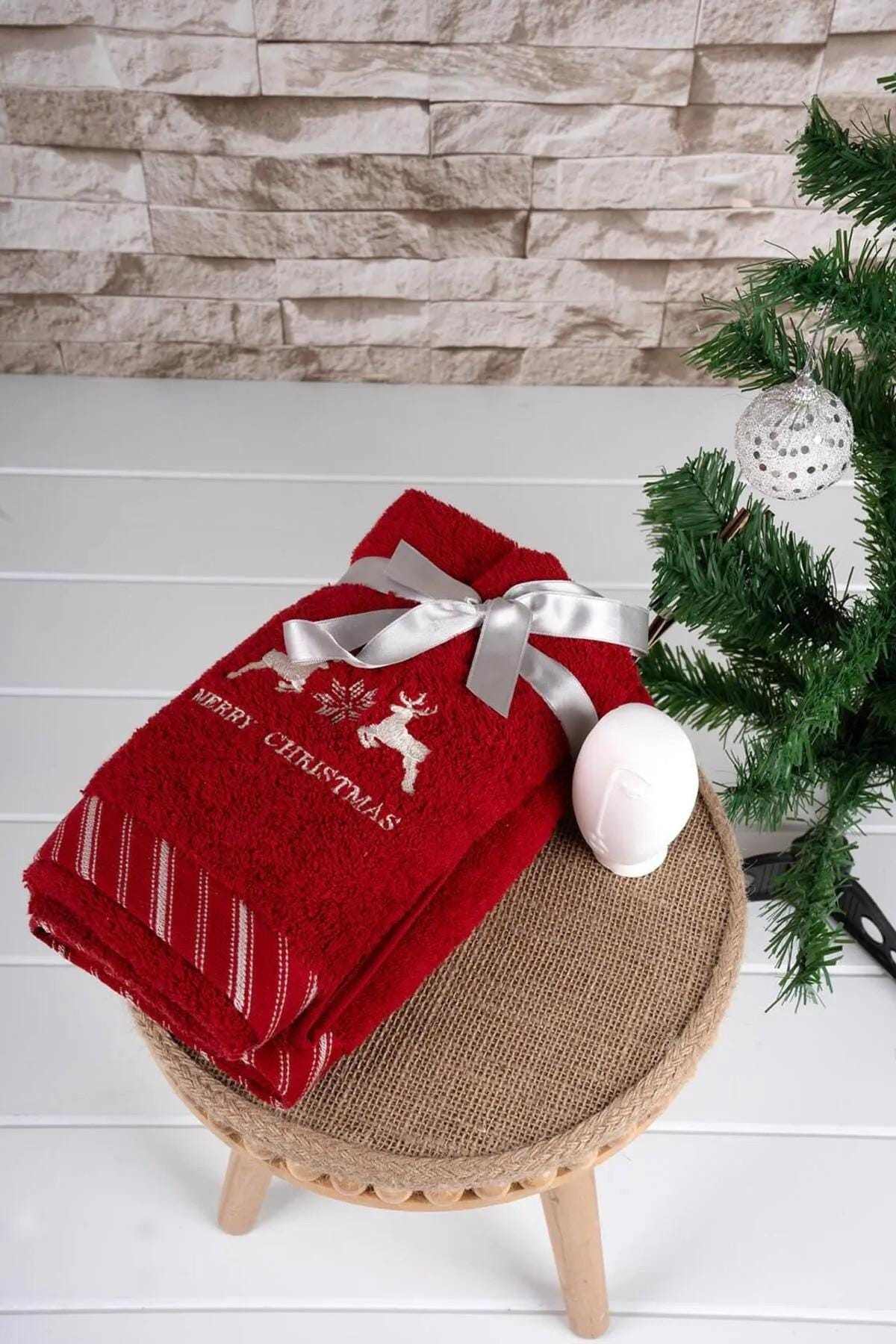 Merry Christmas Red Towel Set - Embroidered Holiday Hand Towels With ...