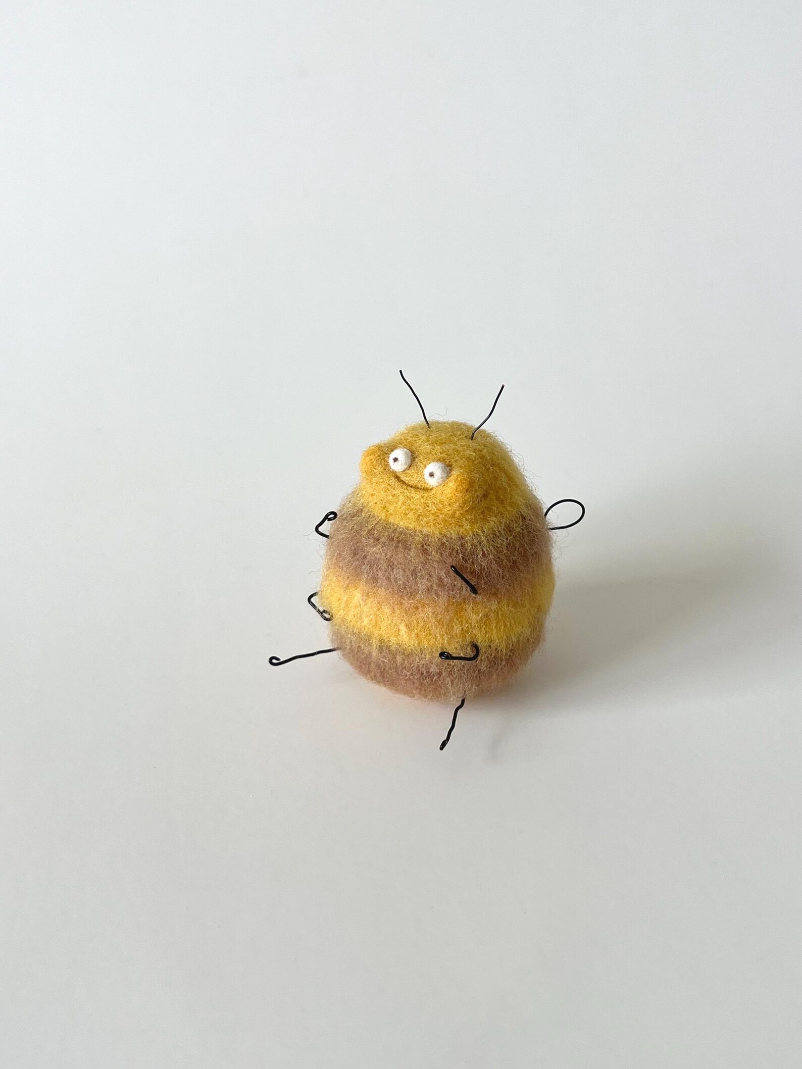 Handmade Needle-felted Bee - Wool Sculpture on Wooden Base for Home ...