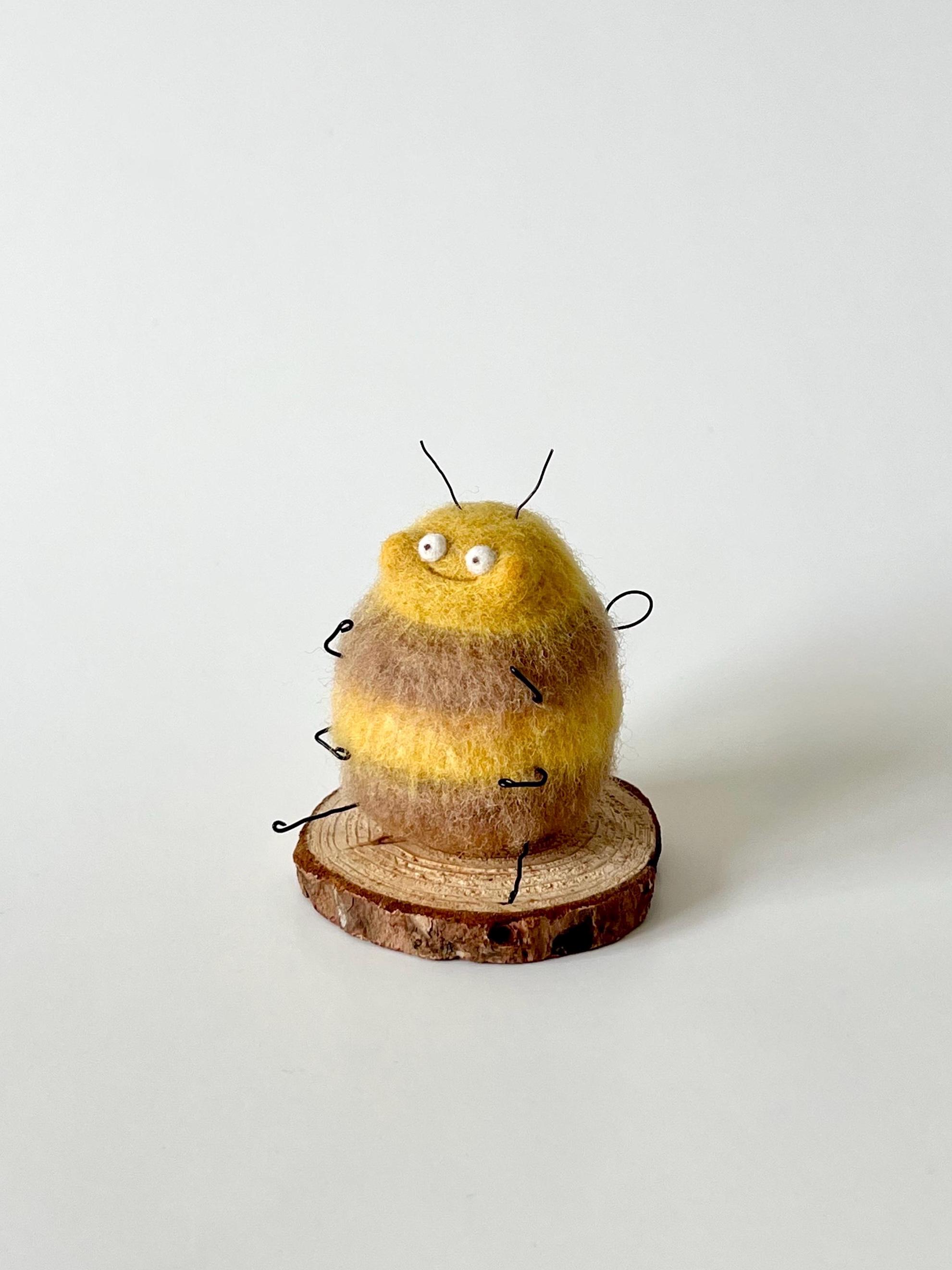 Handmade Needle-felted Bee - Wool Sculpture on Wooden Base for Home ...