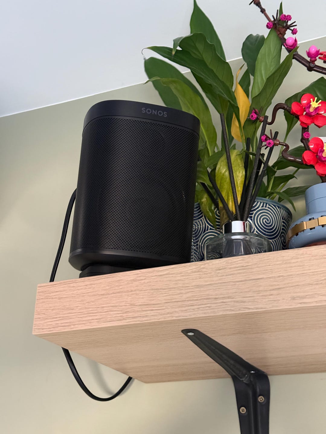 Angled Desktop Mount for Sonos One & Sonos One SL – Reversible, Tool ...
