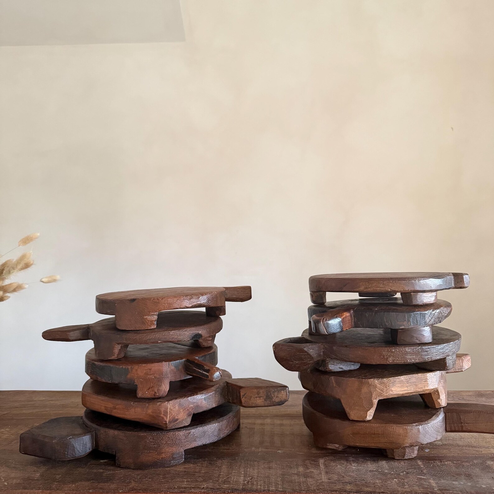 Brown Rustic Circular Vintage Chapati Wooden Riser Trivet, Farmhouse ...