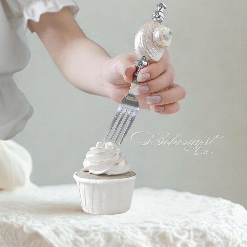 Seashell Cutlery Set | Elegant Fork and Knife With Pearl Finish Handles ...