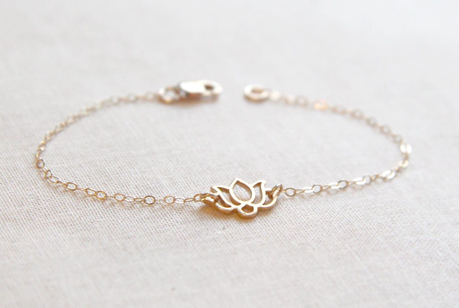Gold Lotus Bracelet Delicate and Dainty Chain Bracelet - Etsy