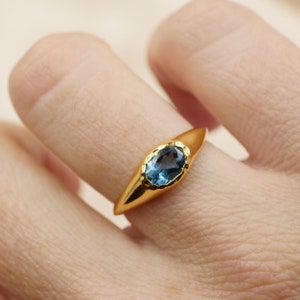 Blue Topaz Gemstone Signet Ring, Gold Signet Ring - Etsy