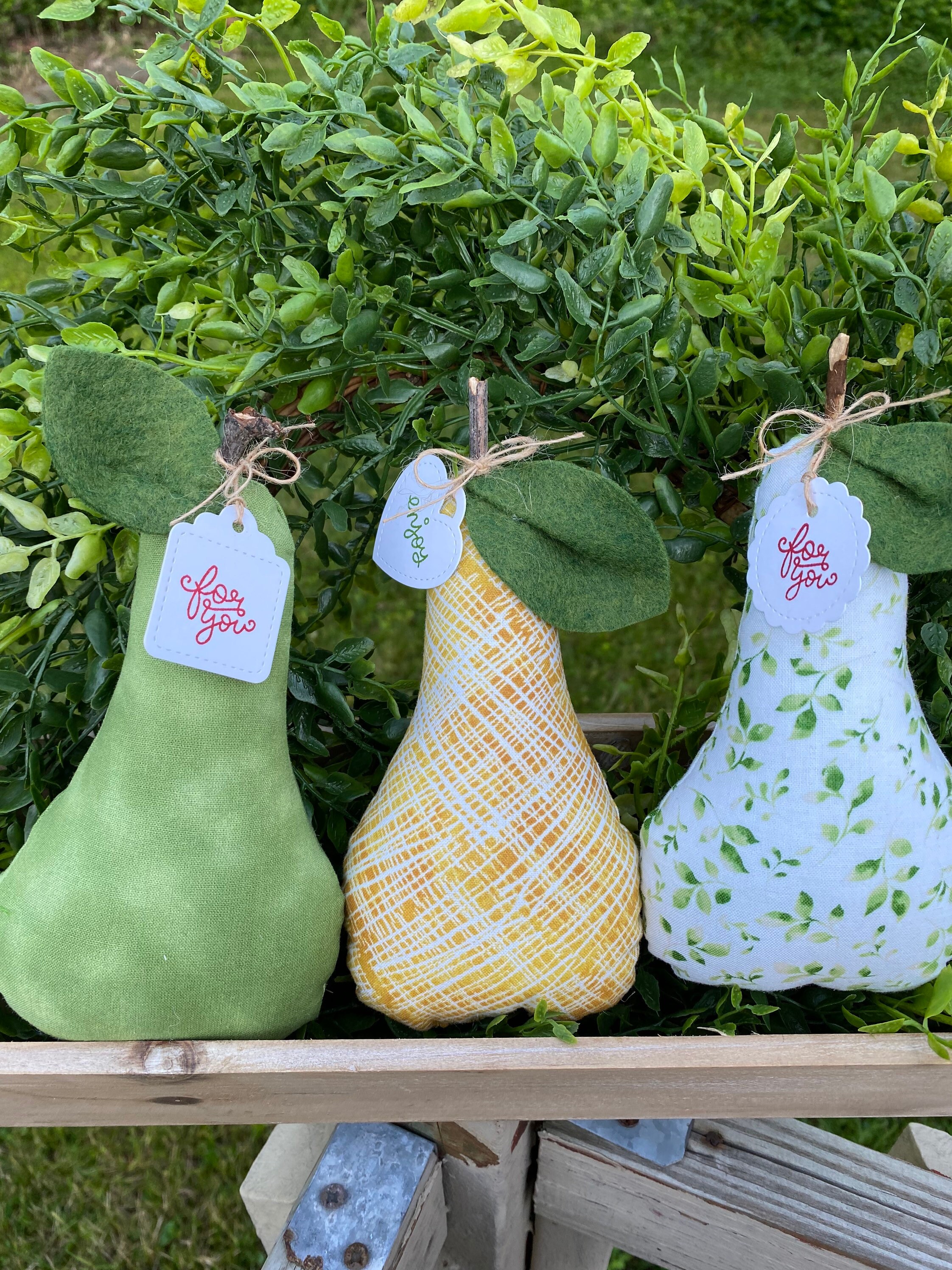 Pear decor pear tiered tray decor farmhouse decor pear bowl - Etsy.de