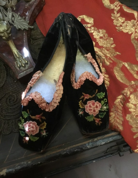 Antique Embroidered Boudoir Slippers Shoes Floral Si… Gem