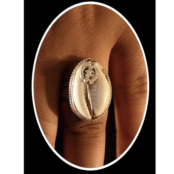 Cowrie Shell Ring - Etsy