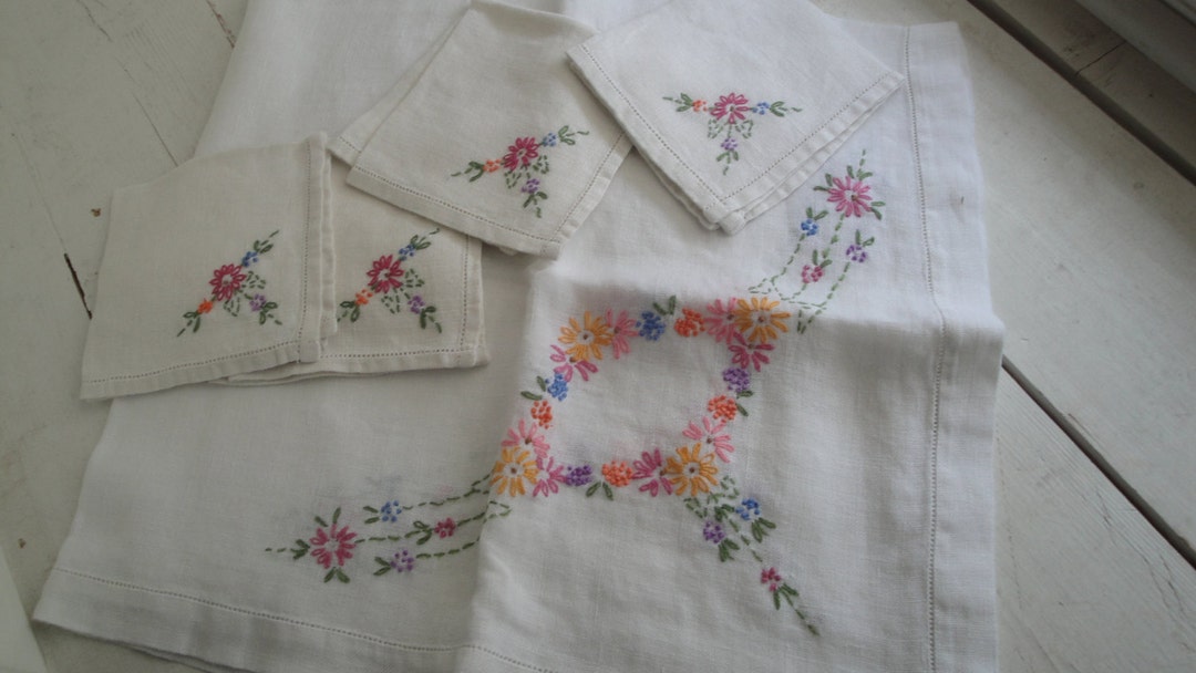 Vintage Card Table Bridge Set Table Cloth 4 Napkins Embroidered Linen ...