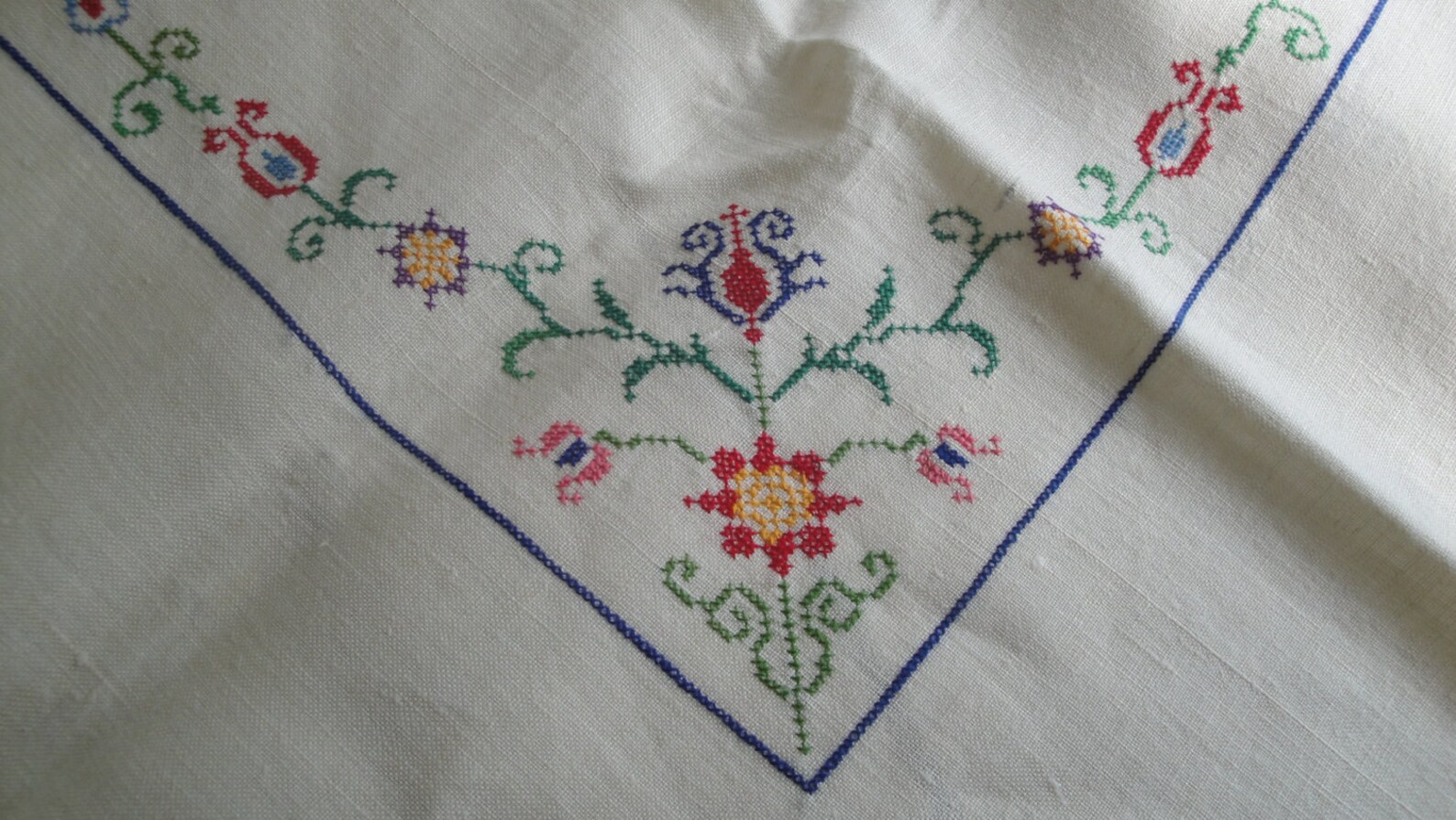 Linen Cross Stitch Table Cloth Vintage 29 X 31 Lady Flowers | Etsy