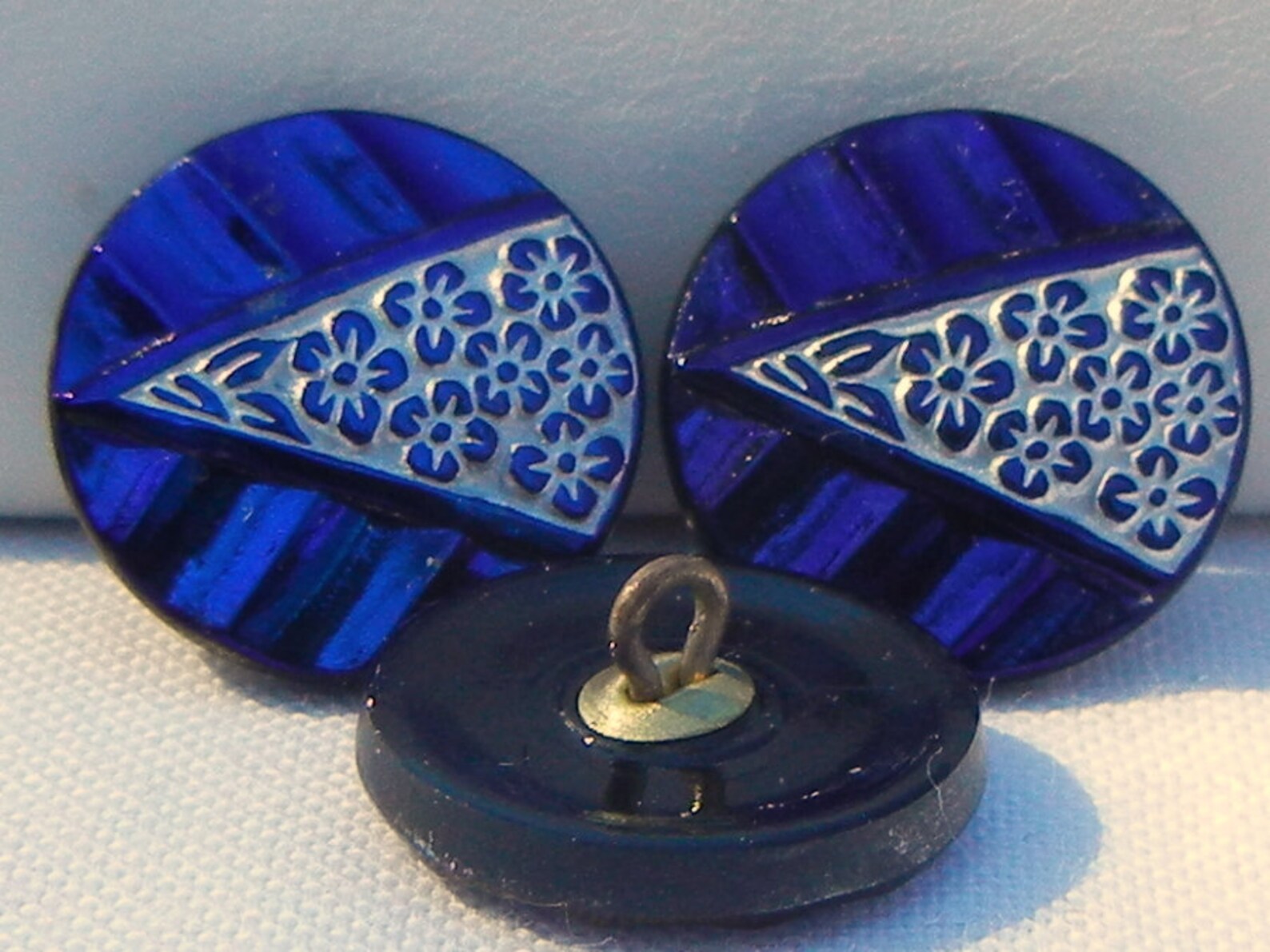 Small Flower Wedge Czech Glass Button (3) - Etsy