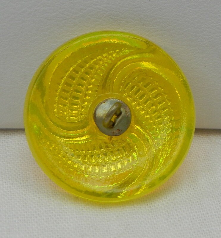 3 Pods Czech Glass Buttons - Etsy