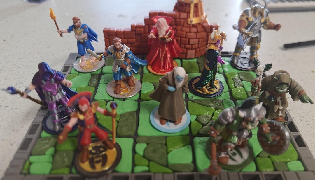 Heroquest Exclusive Character Chest – 10 Multicolour 3D Printed Figures ...